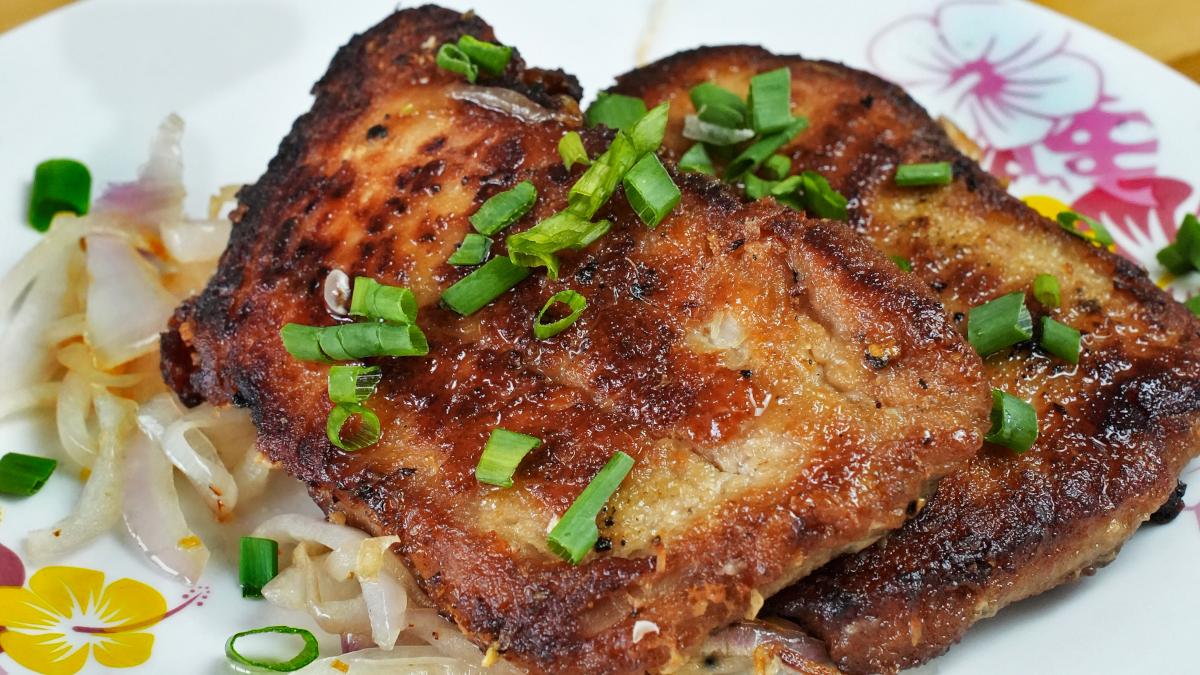 Pan-fried pork chops Hong Kong style- Easy Chinese recipe