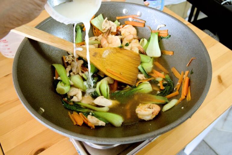 Yi Mein (yee mee / 伊面) - Cantonese noodles recipe - Taste Of Asian Food