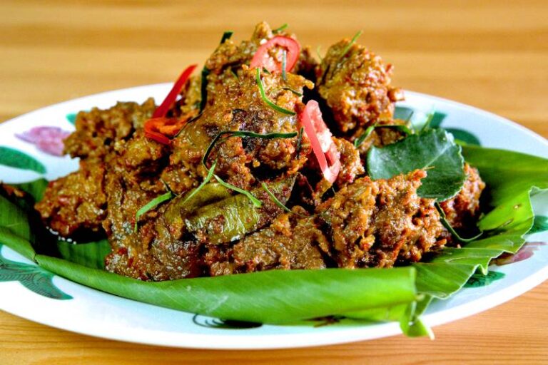 Beef Rendang Recipe (How to make authentic Indonesian Rendang)