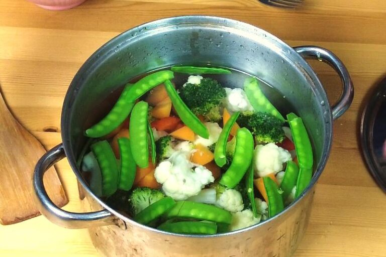 How to Blanch Vegetables Before Cooking