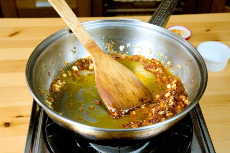 Easy Spicy Garlic Chicken with Sichuan & Cantonese Flavors