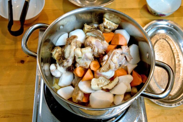 One-Pot Chicken Stew: A Flavor-Packed Meal (Chinese Style)