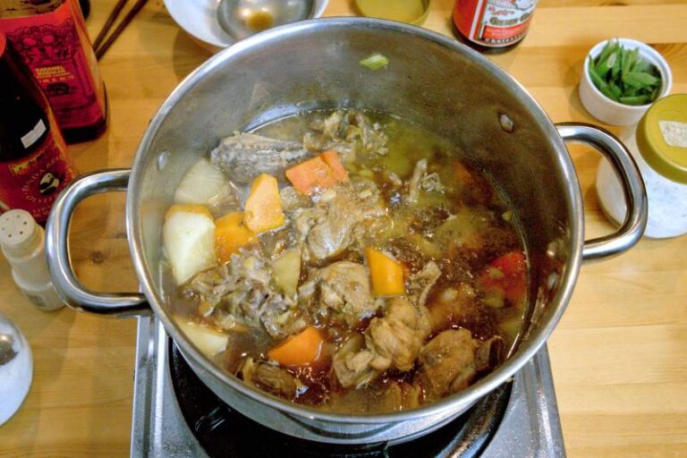 One-Pot Chicken Stew: A Flavor-Packed Meal (Chinese Style)