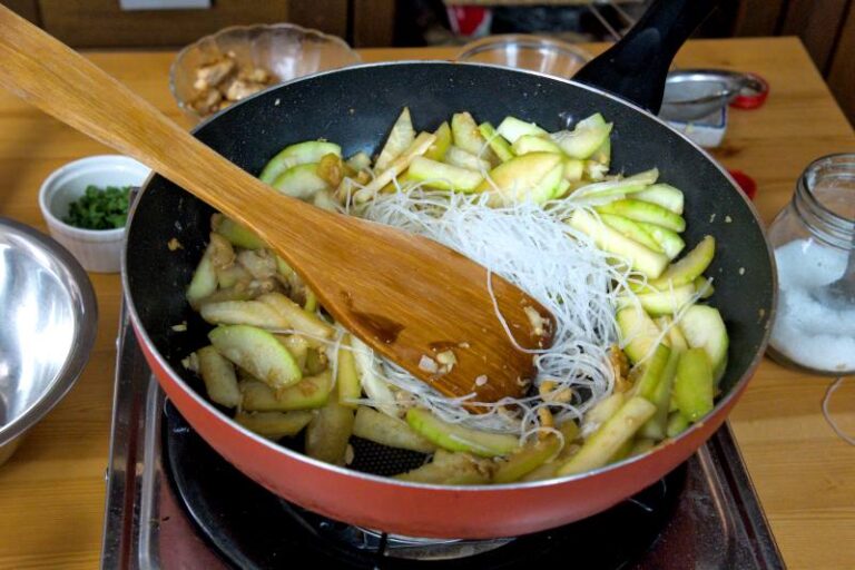 Fuzzy Melon Stir-dry - A Taste of Cantonese Home Cooking