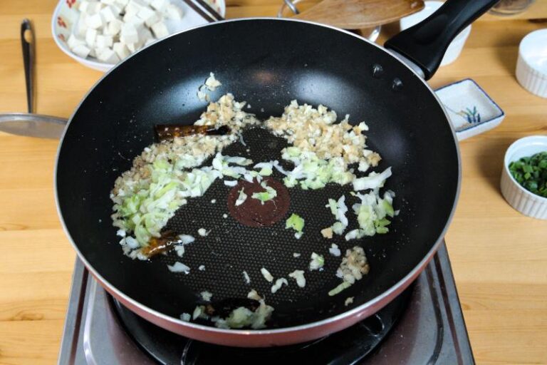 Yu Xiang Eggplant (鱼香茄子) |Easy, Healthy Sichuan Recipe