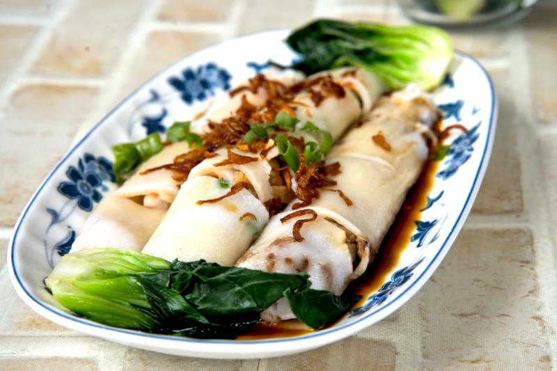 Hong Kong Cheung Fun Recipe with Shrimp, Char Siu & Scallion